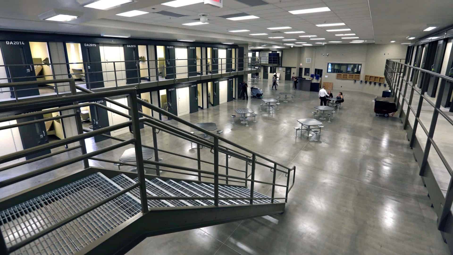 Correctional Officers Workers' Compensation | UnderWrite Insurance